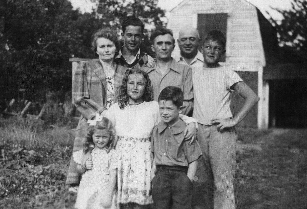 fam279 - Cape George Museum, Family and Friends